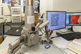 SEM & TIMS Lab | Department of Earth Science & Environmental Change | UIUC